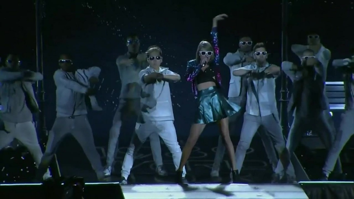 Fans scramble after Commuter Rail tickets for Taylor Swift Gillette ...