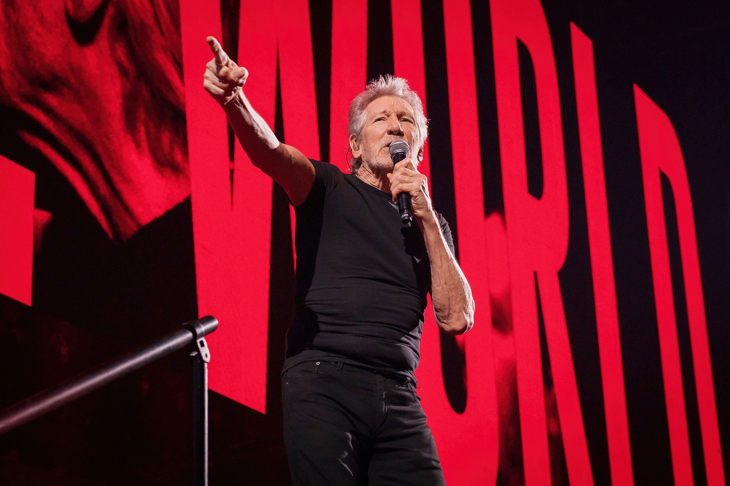 German police to probe Pink Floyd star Roger Waters after he wore a ...