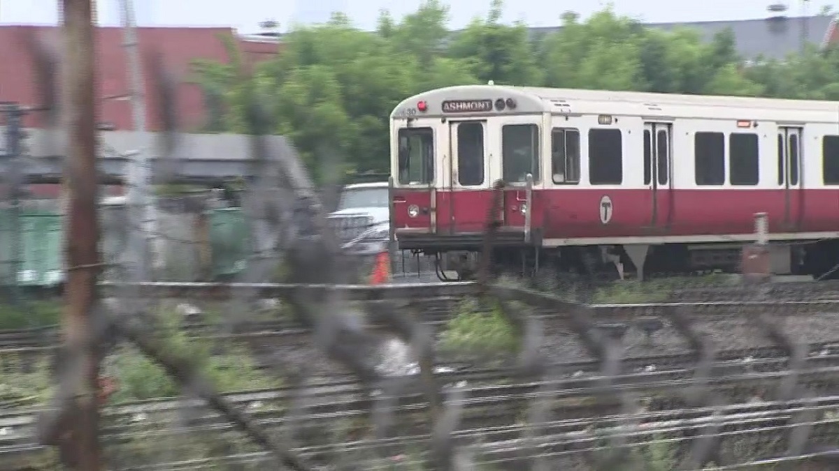 After ‘arc flash’ injuries, MBTA emphasizing third rail safety - Boston ...