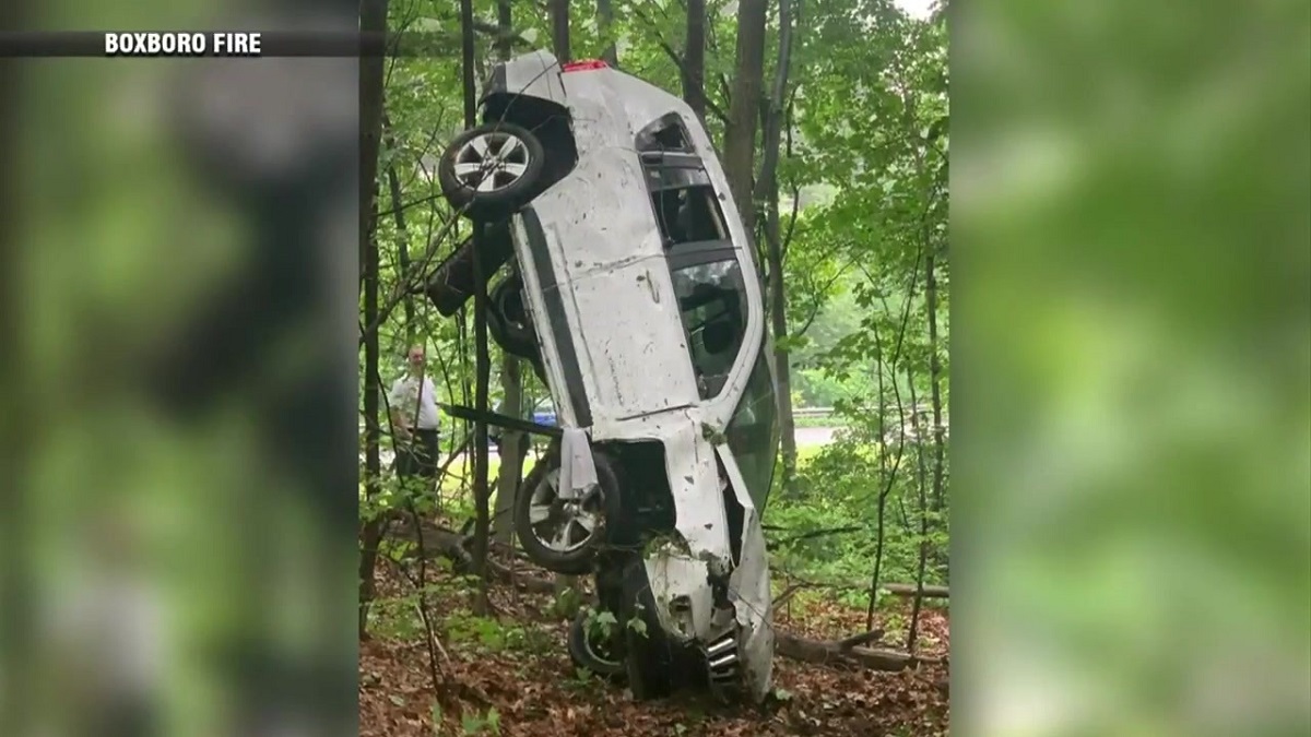 Investigation underway after crashed SUV found abandoned off 495 in ... Investigation underway after crashed SUV found abandoned off 495 in ...