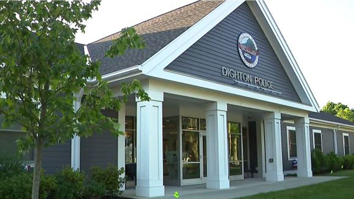 Dighton police chief charged with insider trading will resign - Boston ...