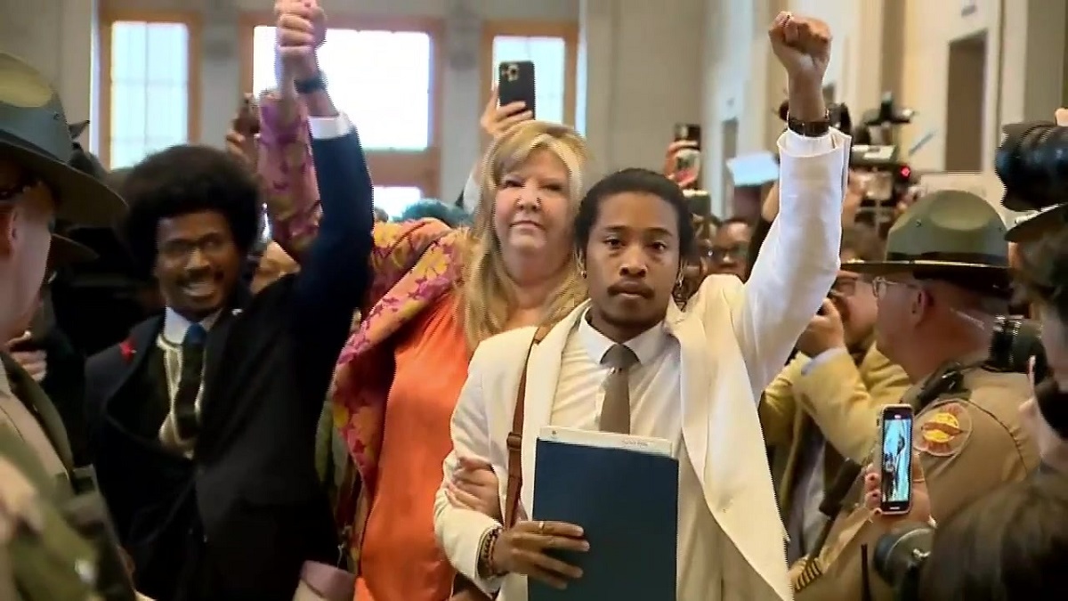 Both expelled members of ‘Tennessee Three’ win back their state House ...