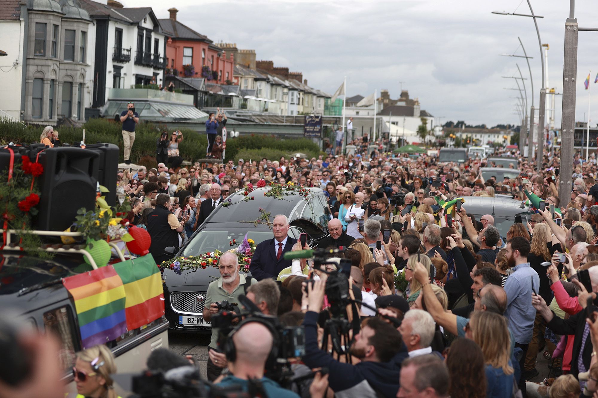 Hundreds gather to say goodbye to Sinéad O’Connor at funeral procession ...