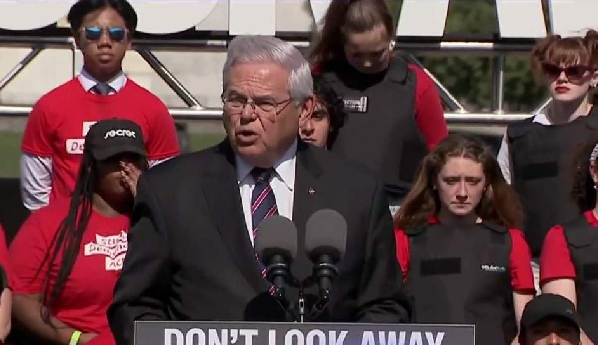 Growing number of Senate Democrats call for Menendez to resign amid federal indictment - Boston ...