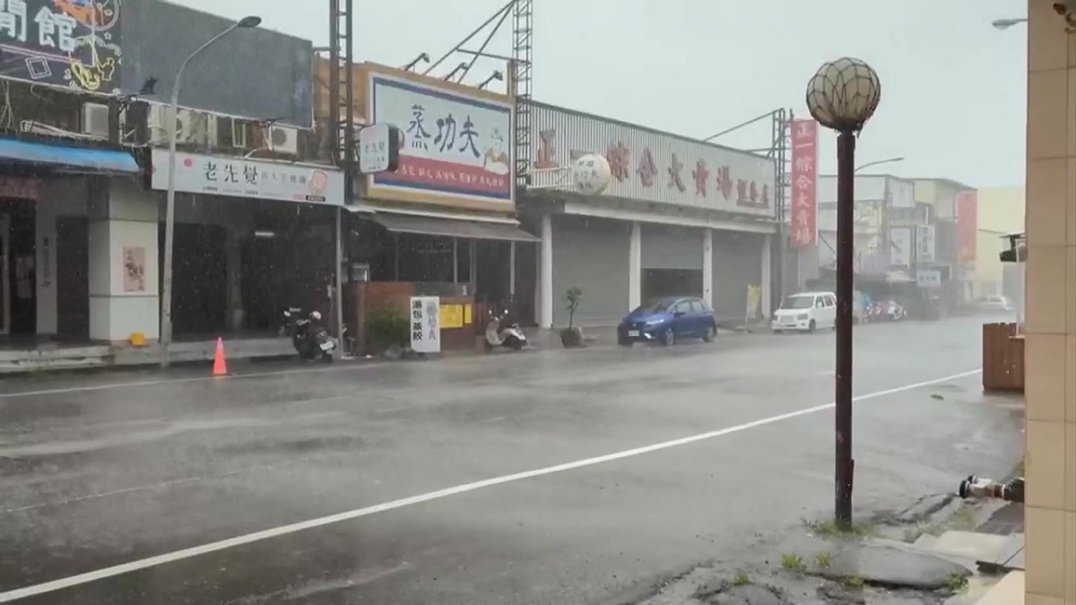 44 injured, thousands left without power as Typhoon Haikui hits Taiwan ...