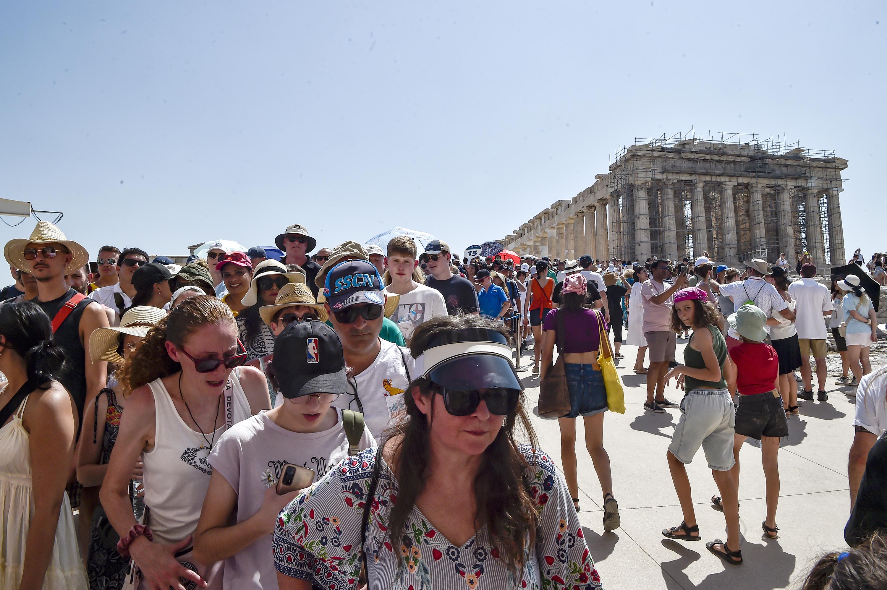 Greece starts limiting Acropolis daily visitors to tackle overtourism ...