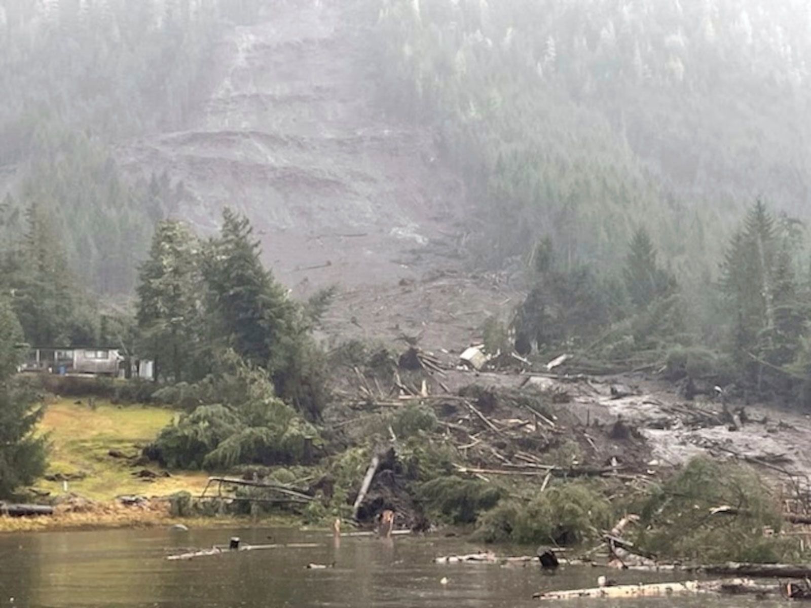 ‘Everybody is pretty darn helpful’: Boat operators rescue about 20 ...