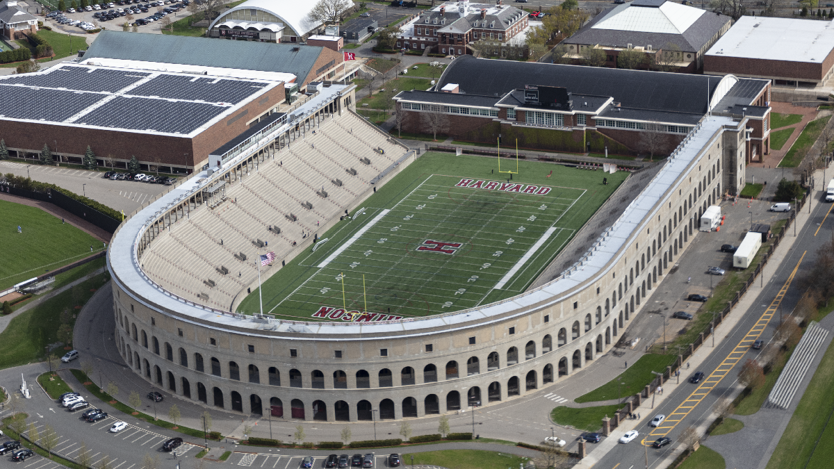 Harvard coach Tim Murphy announces his retirement. He finishes as Ivy ...