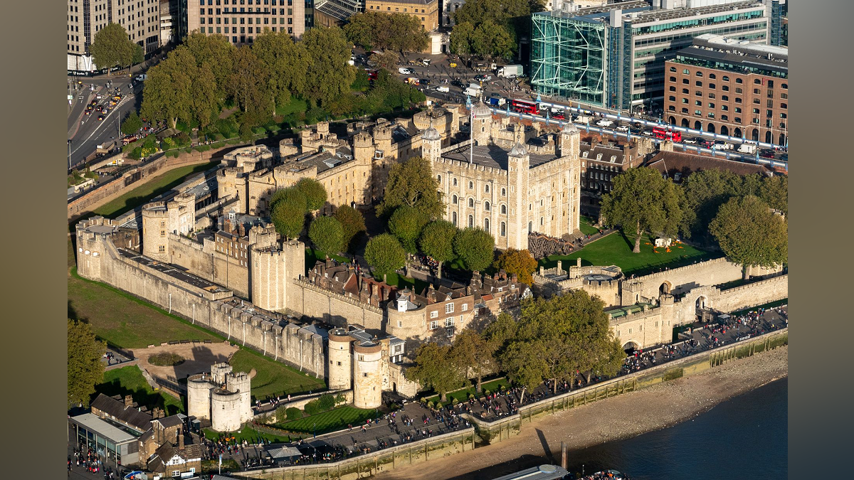 London’s most exclusive pub is hidden inside a 900-year-old fortress ...