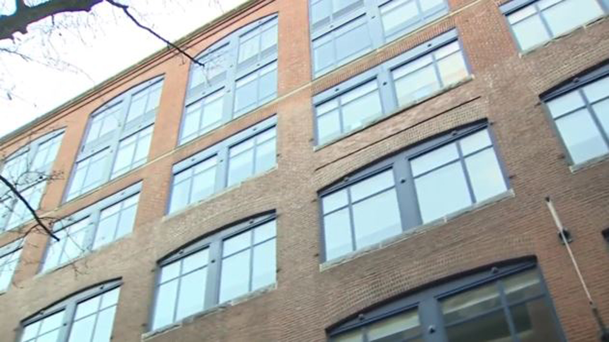 Fort Point building eyed as possible housing for migrant families ...