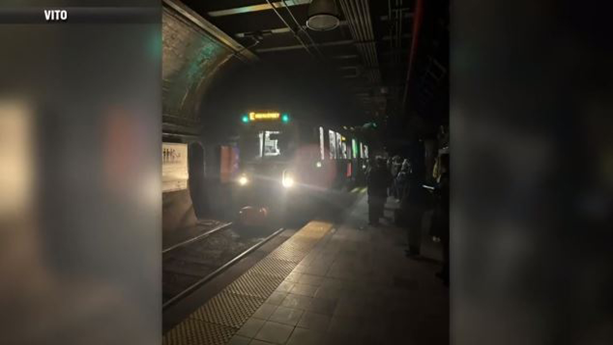 Power outages hit Boston transit system during morning rush hour ...