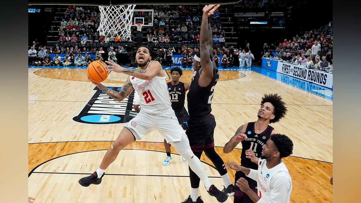 No. 1 Houston survives OT upset scare after dramatic buzzer beater from ...