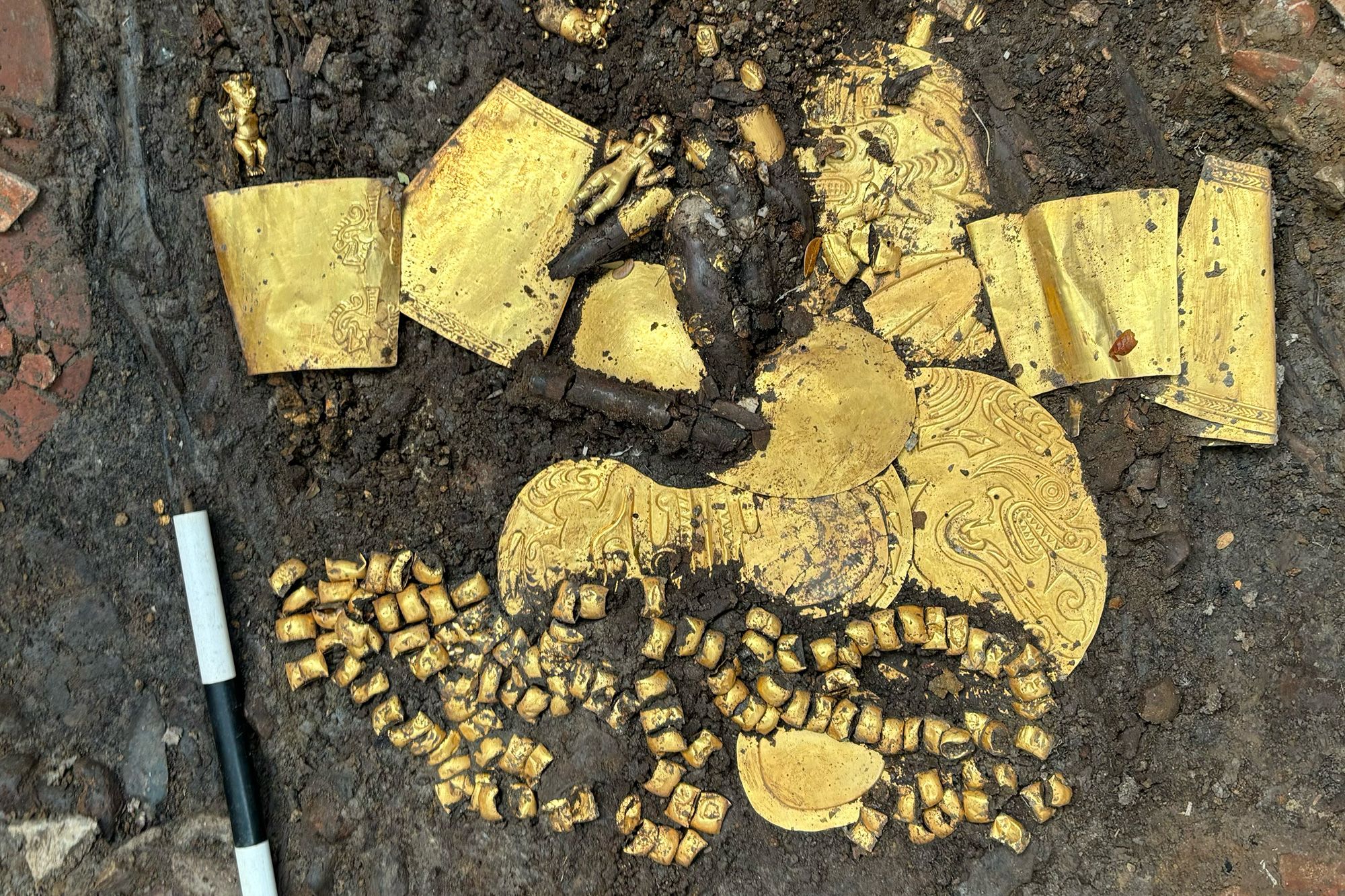 Ancient lord’s tomb found filled with gold and multiple sacrificial ...