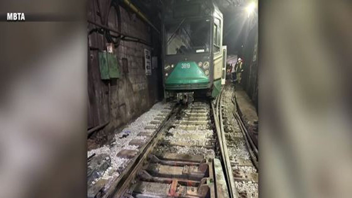 WATCH: New video shows passengers leaving tunnel after Green Line ...
