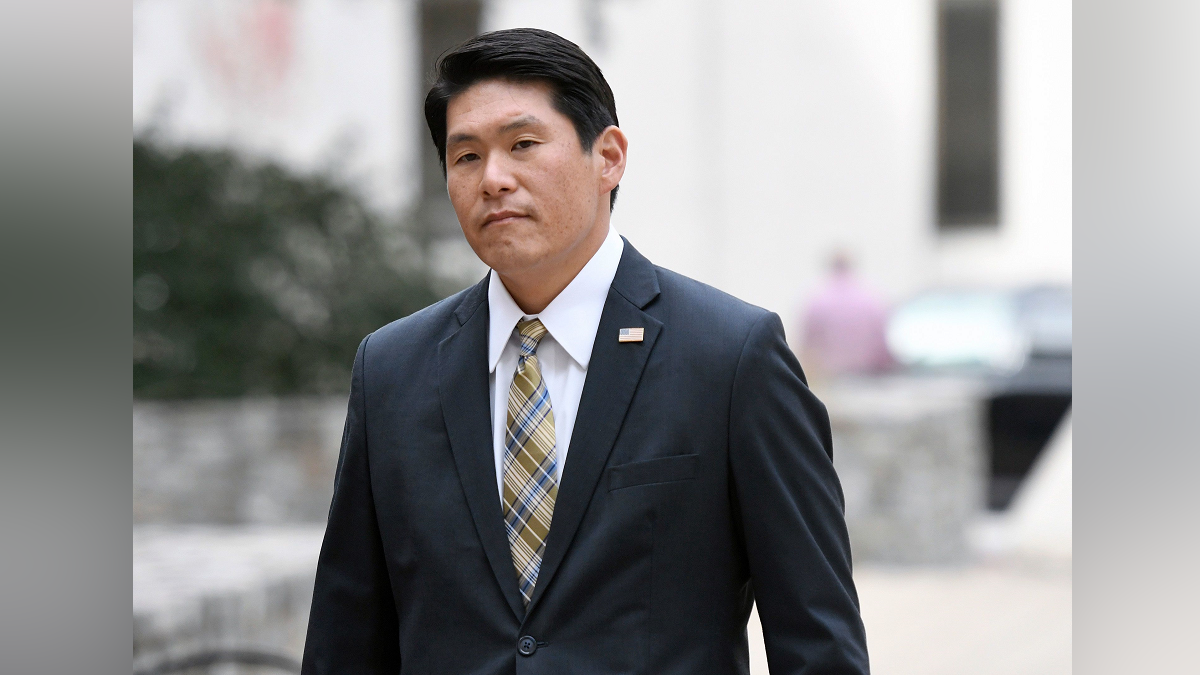 Capitol Hill hearing puts Robert Hur, investigator behind Biden ...