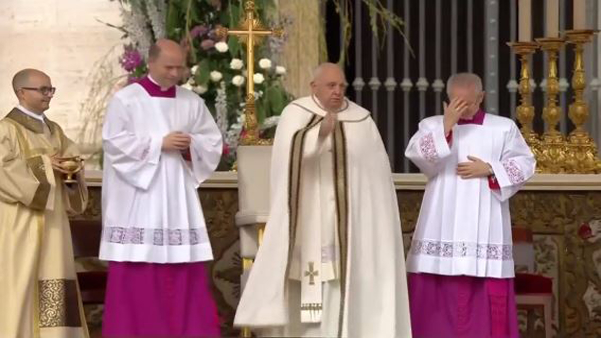 Pope overcomes health concerns to preside over a blustery Easter Sunday ...
