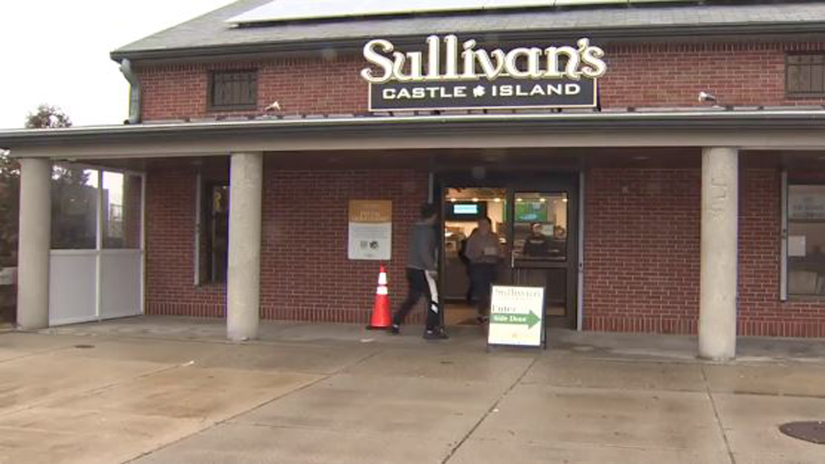 Rainy weather doesn’t keep fans away from first day at Sullivan’s ...