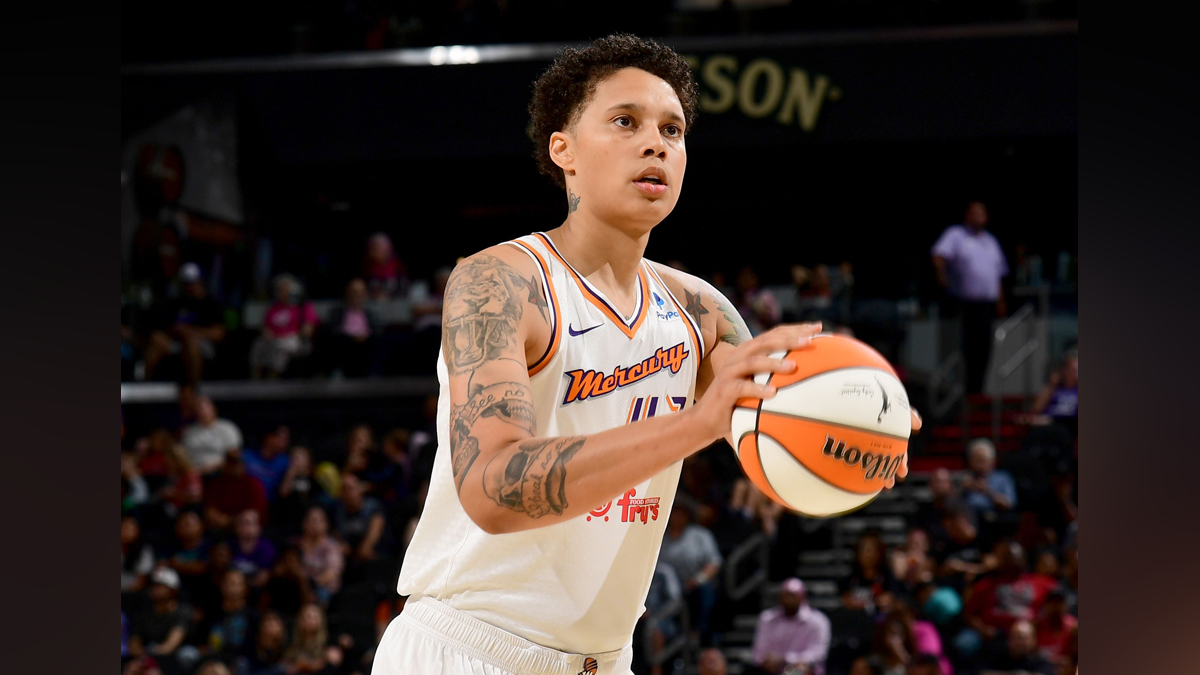 Brittney Griner re-signs with Phoenix Mercury ahead of Team USA training camp - Boston News ...