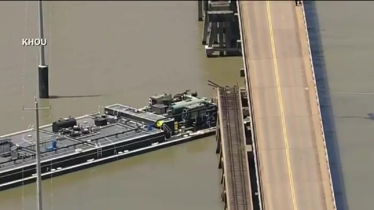Barge hits bridge in Texas, causing oil spill, partial collapse ...