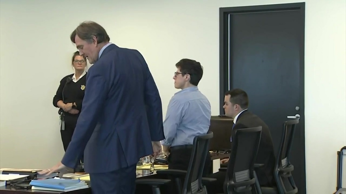 Jurors hear opening statements, testimony begins in trial of former ...