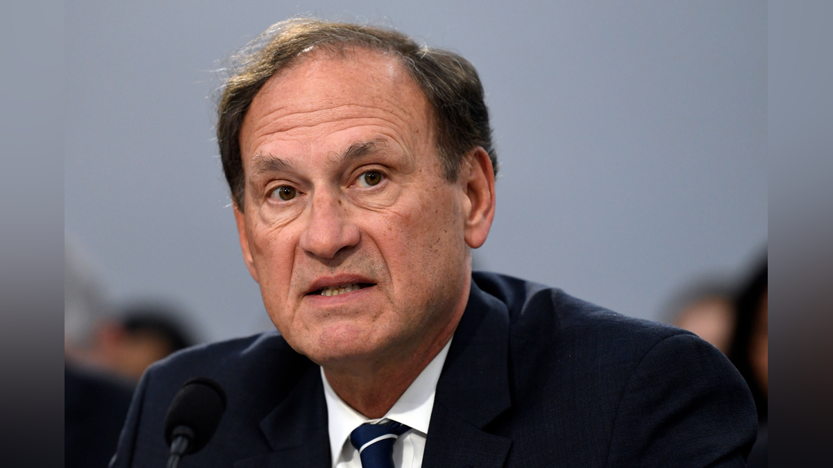 The Alitos and Roberts discuss politically sensitive topics in secret ...