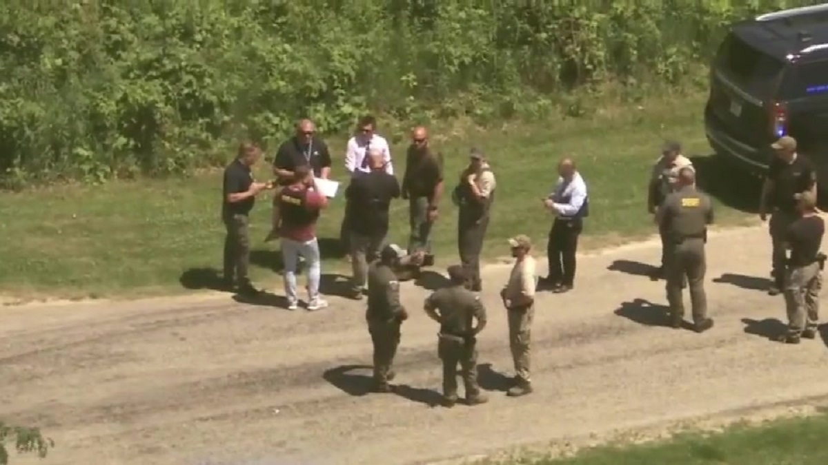 3 deputies shot while responding to northern Illinois home, suspect ...