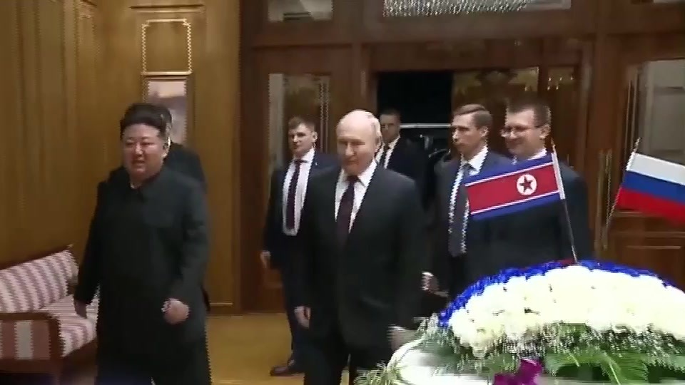 Pyongyang welcomes Putin with fanfare as Russian leader makes first ...