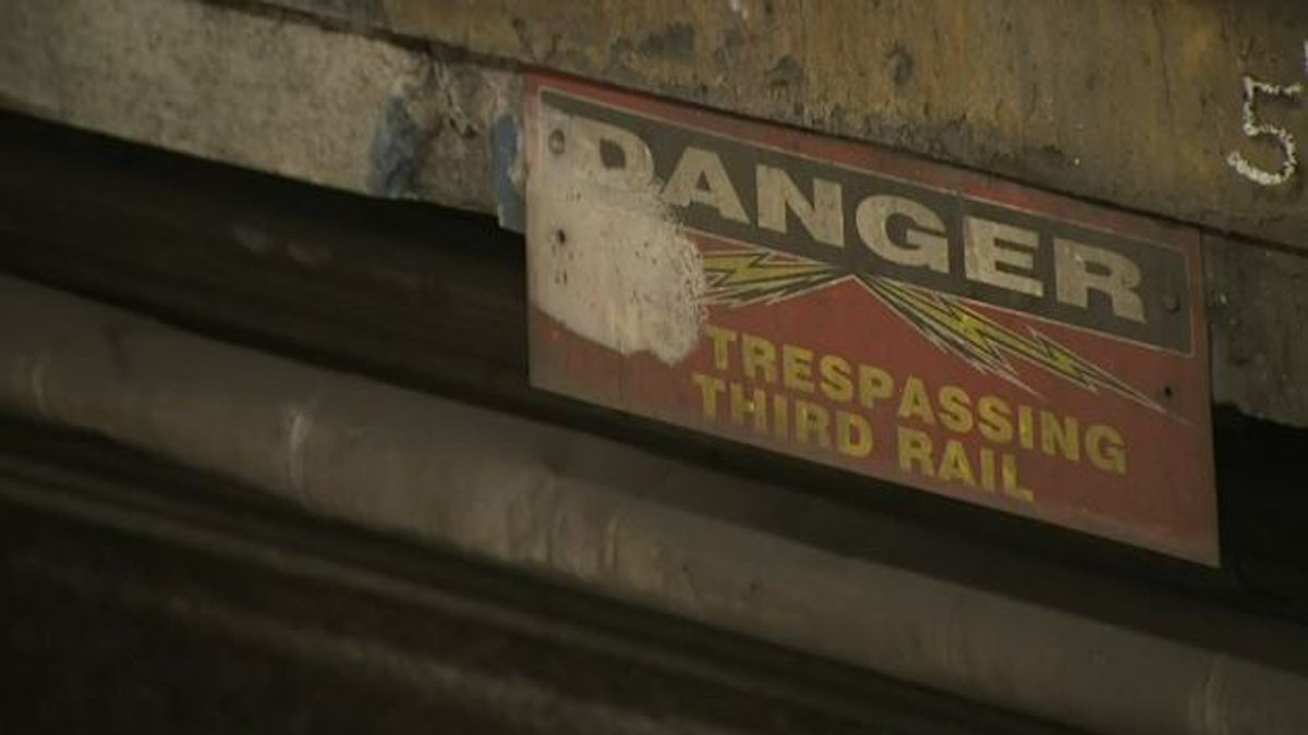 T police: Man dies after falling onto third rail at Park Street Station ...