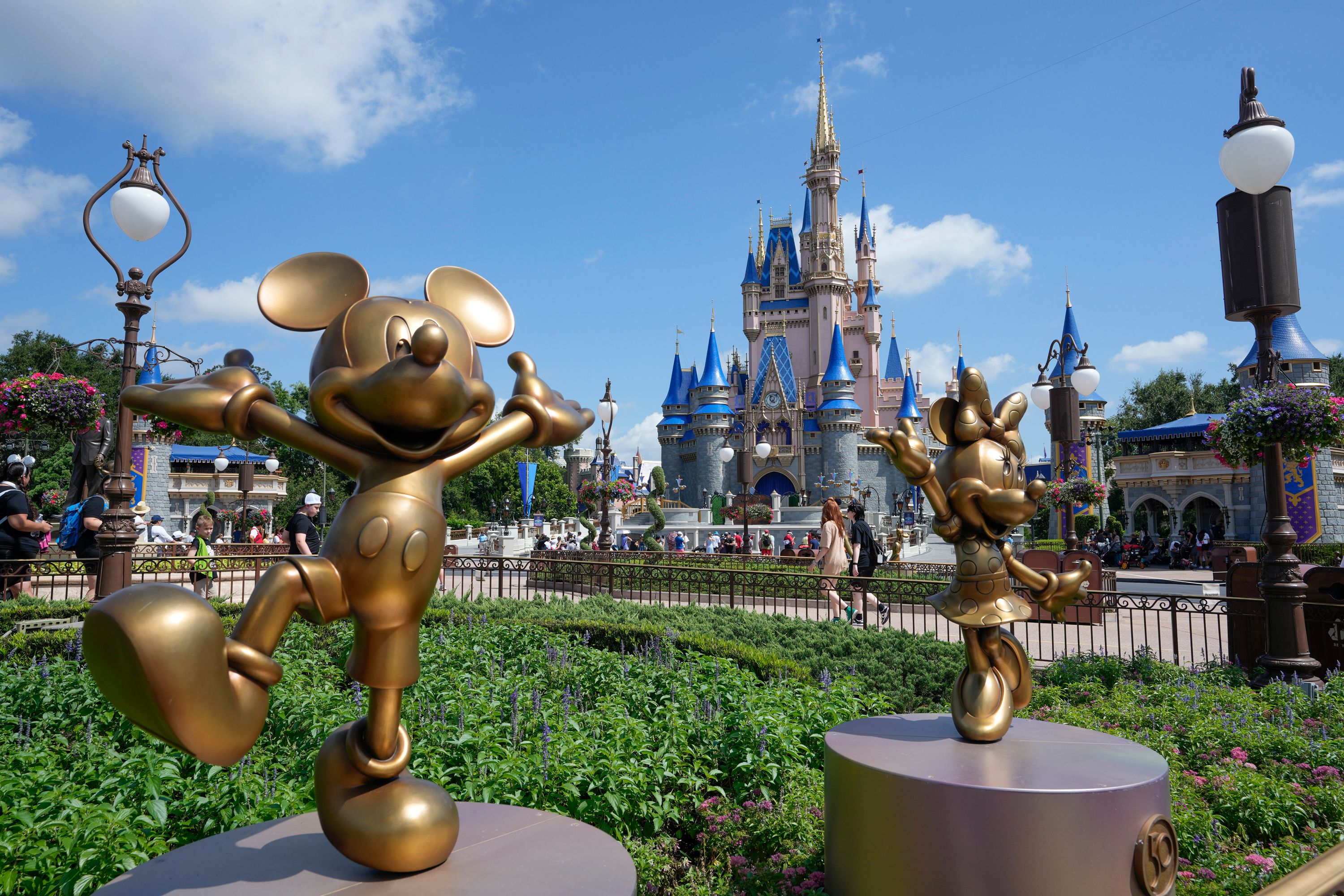 Disney World, other Florida tourist attractions close ahead of Milton ...