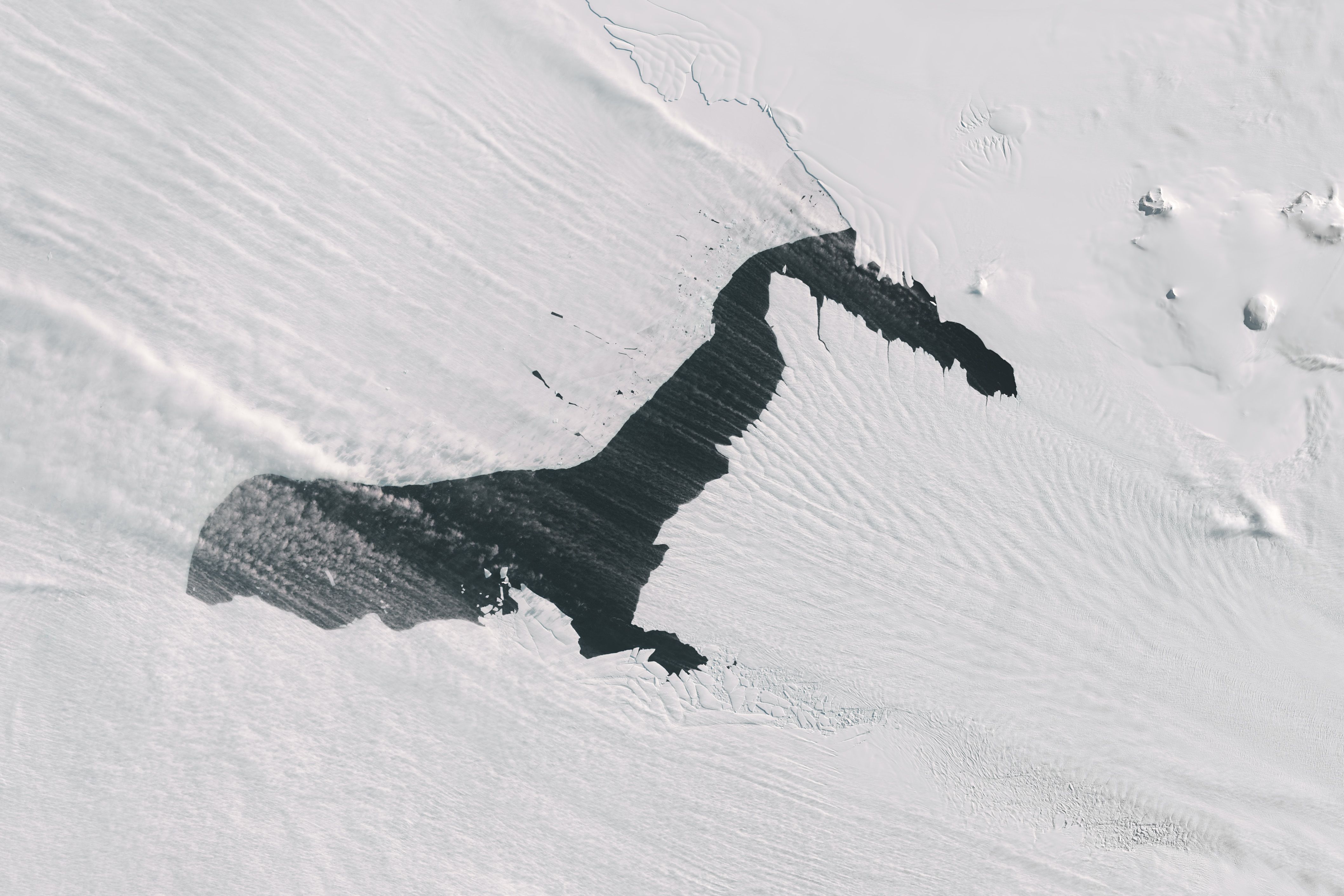 Critical Antarctica glacier appears to be smoking in rare view from ...