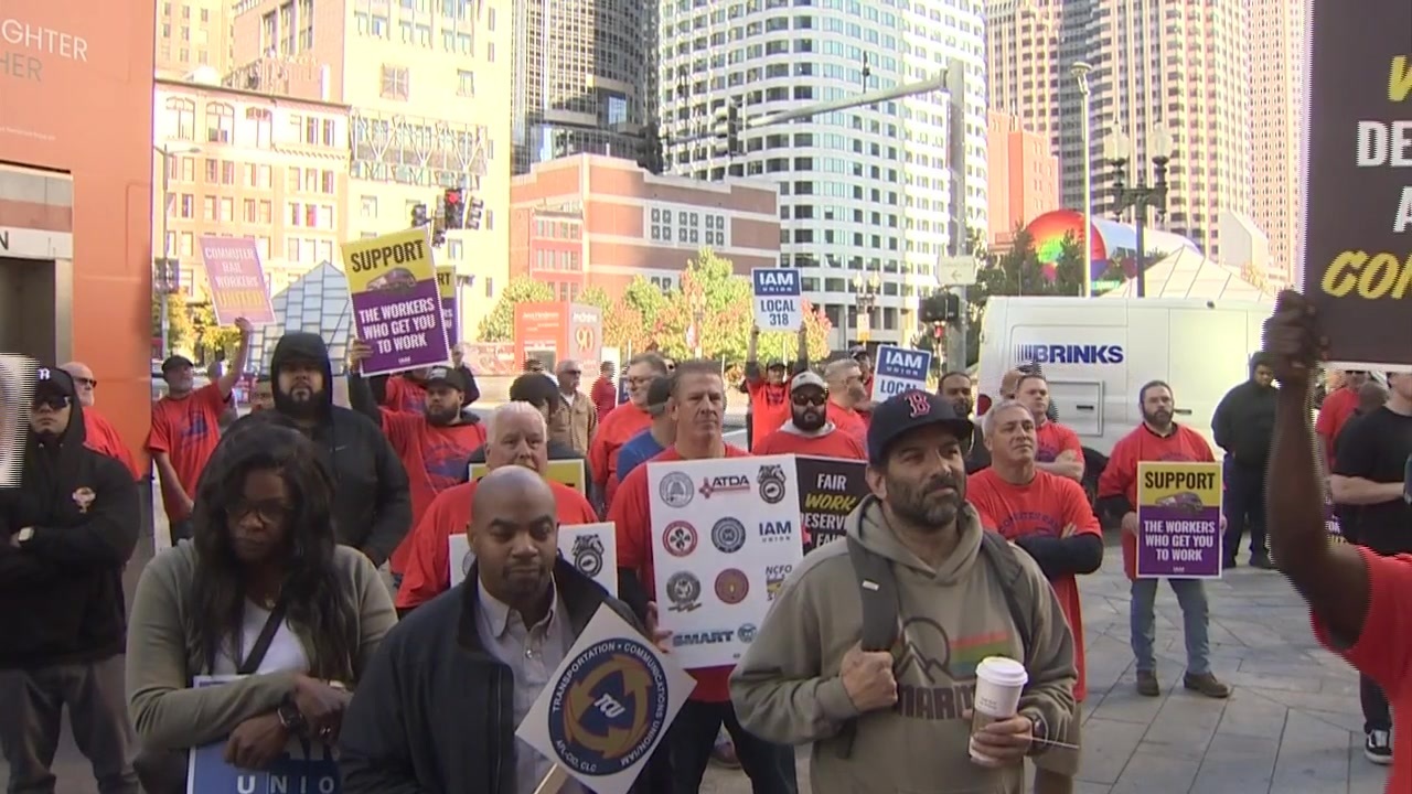 Commuter rail workers rally at South Station, demand higher wages ...