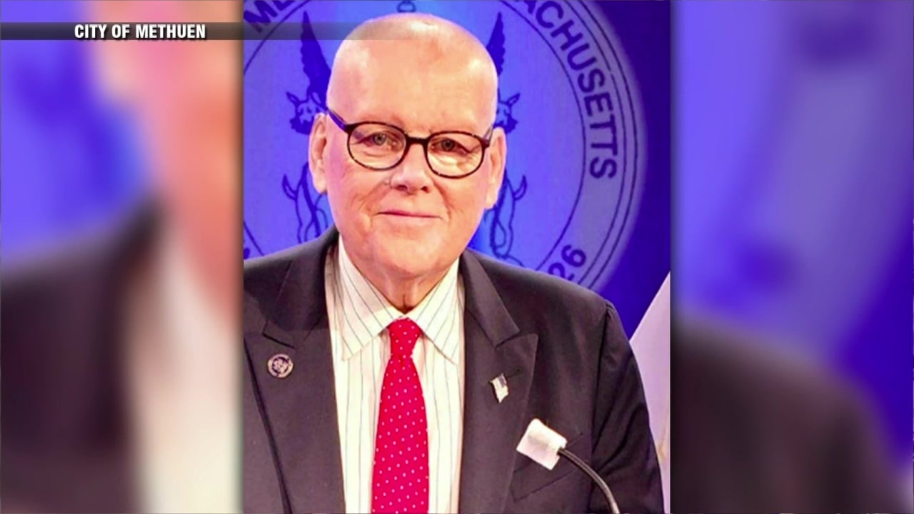 Loved ones say final farewell to Methuen Mayor Neil Perry - Boston News ...