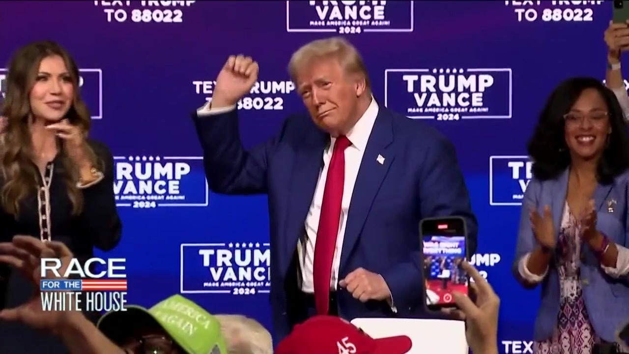 Town hall turns into impromptu 30-plus minute Trump dance performance ...