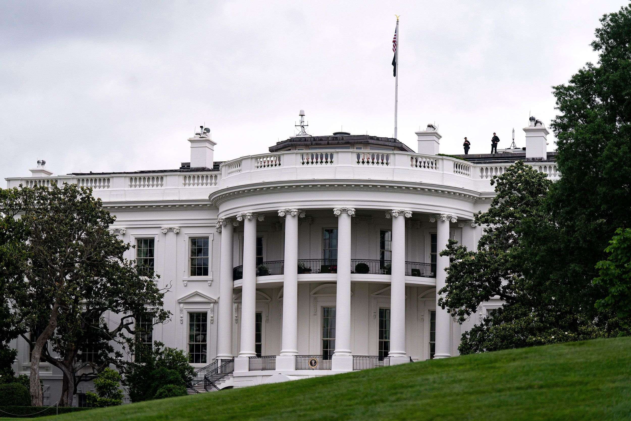 Trump team signs transition agreement with White House - Boston News ...