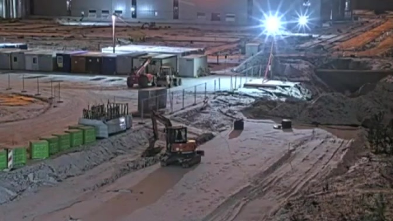 DHL cargo plane crashes and skids into a house in Lithuania, killing ...