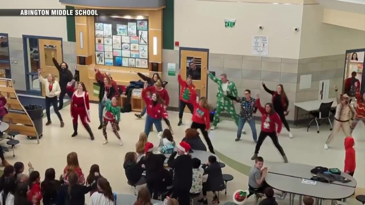 Abington students get surprise teacher flash mob to ring in holidays ...