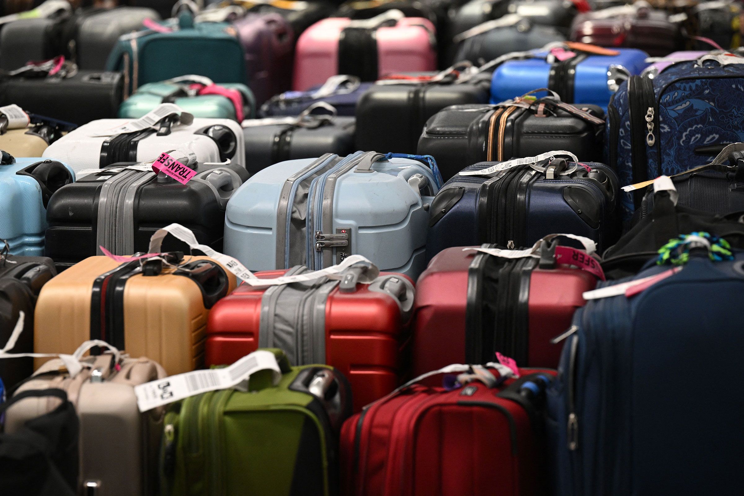 United, Apple rolling out new way to track lost luggage with AirTags ... United, Apple rolling out new way to track lost luggage with AirTags ...