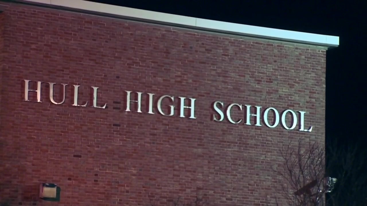 Hull High School staffer accused of having inappropriate relationships ...