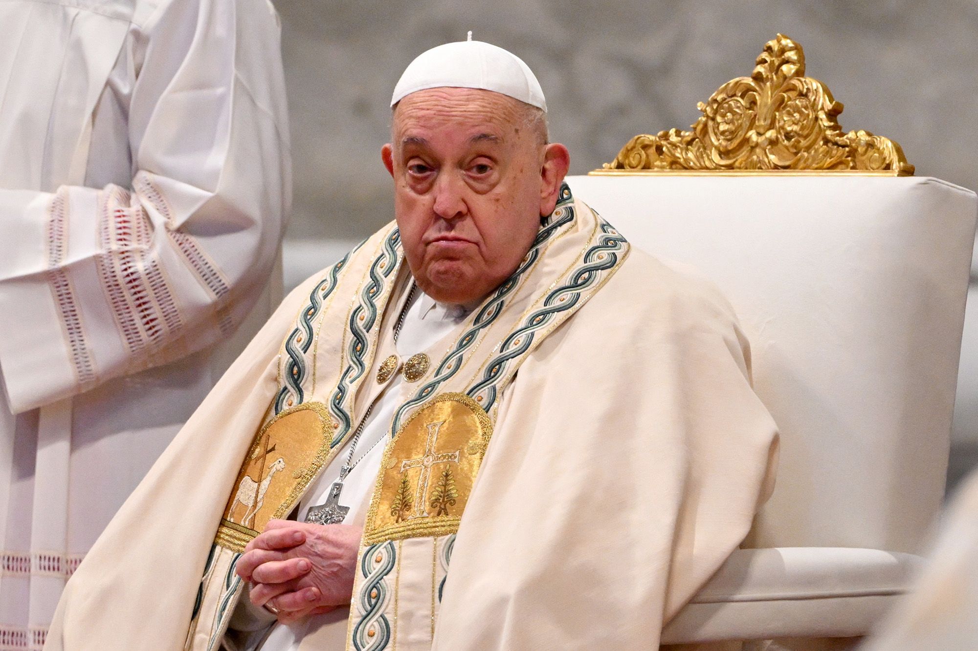Pope Francis injures arm after falling at the Vatican - Boston News ...