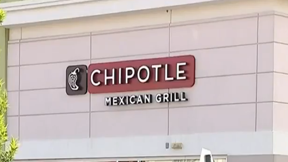 Chipotle Mexican Grill heads to Mexico to open its 1st location south ...