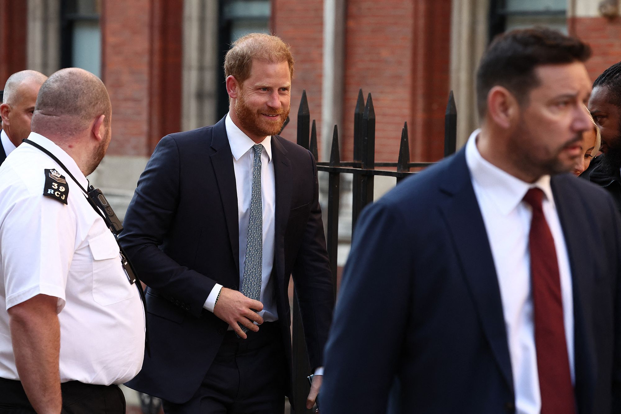 Prince Harry arrives at court to fight downgraded UK police protection ...