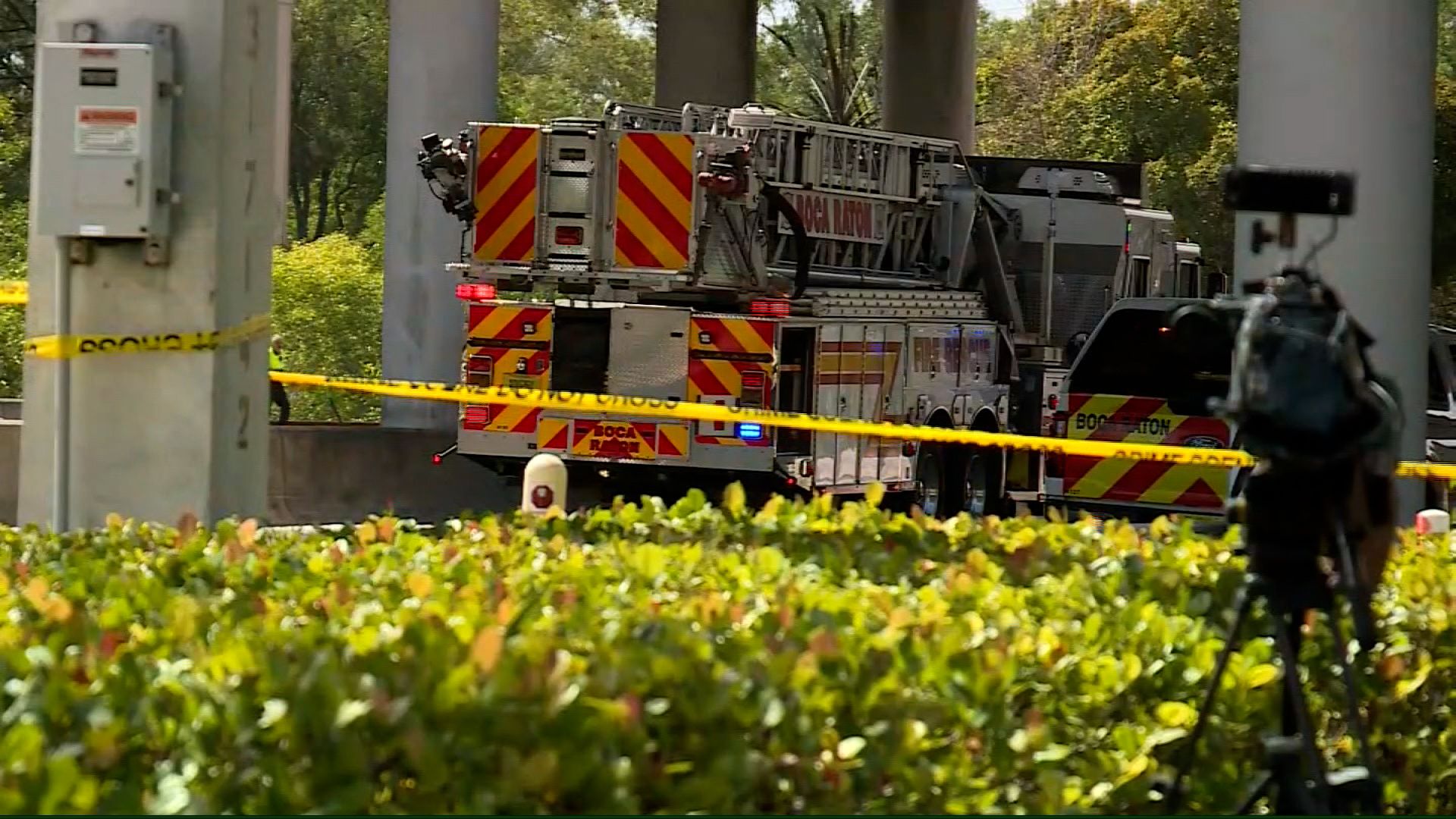 3 people killed after small plane crashes on busy Boca Raton street ...