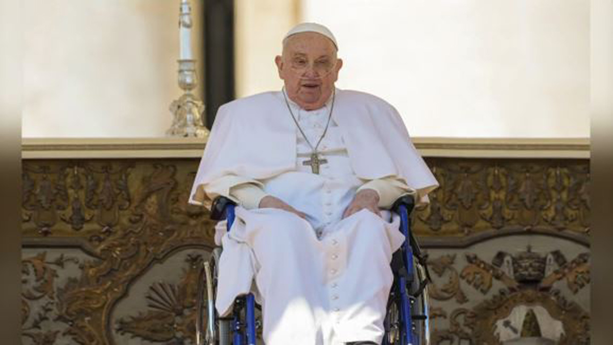 Convalescing Pope Francis opens Holy Week with in-person greeting in St ...