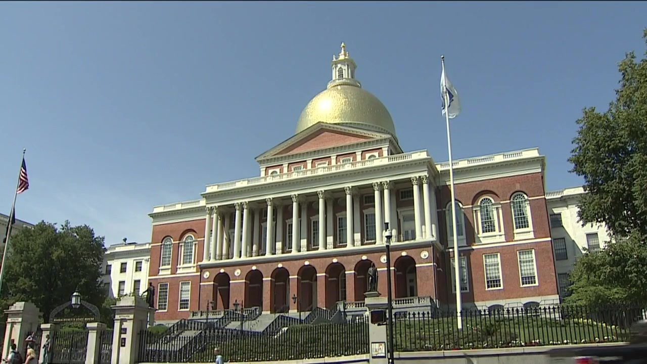 Massachusetts House passes bill safeguarding libraries from book bans ...