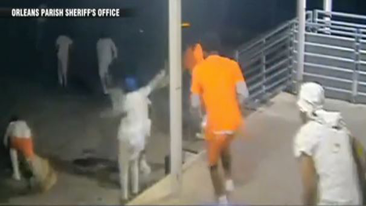 Critics blast hourslong gap before officials disclosed 10 inmates ...