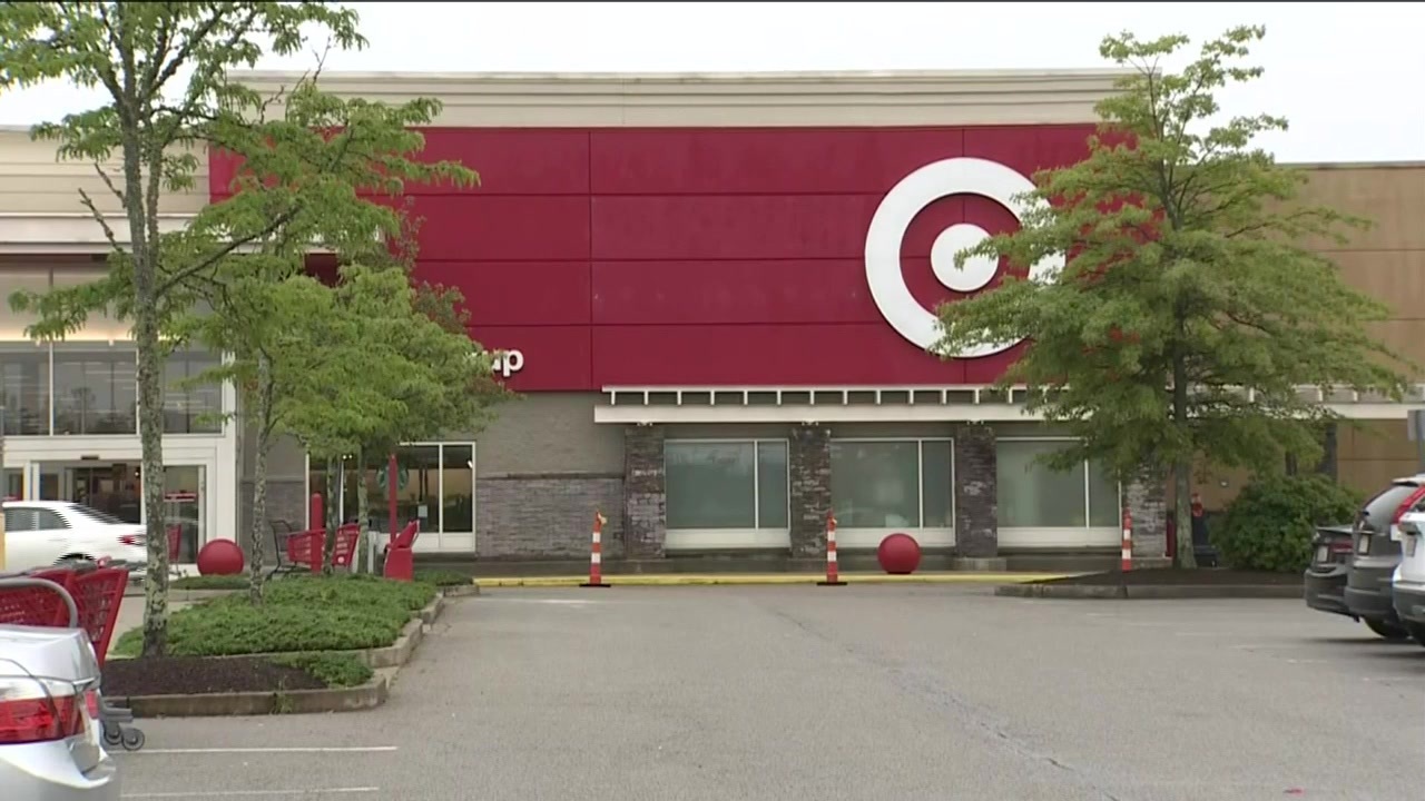 Registered sex offender accused of taking pictures of woman inside ...