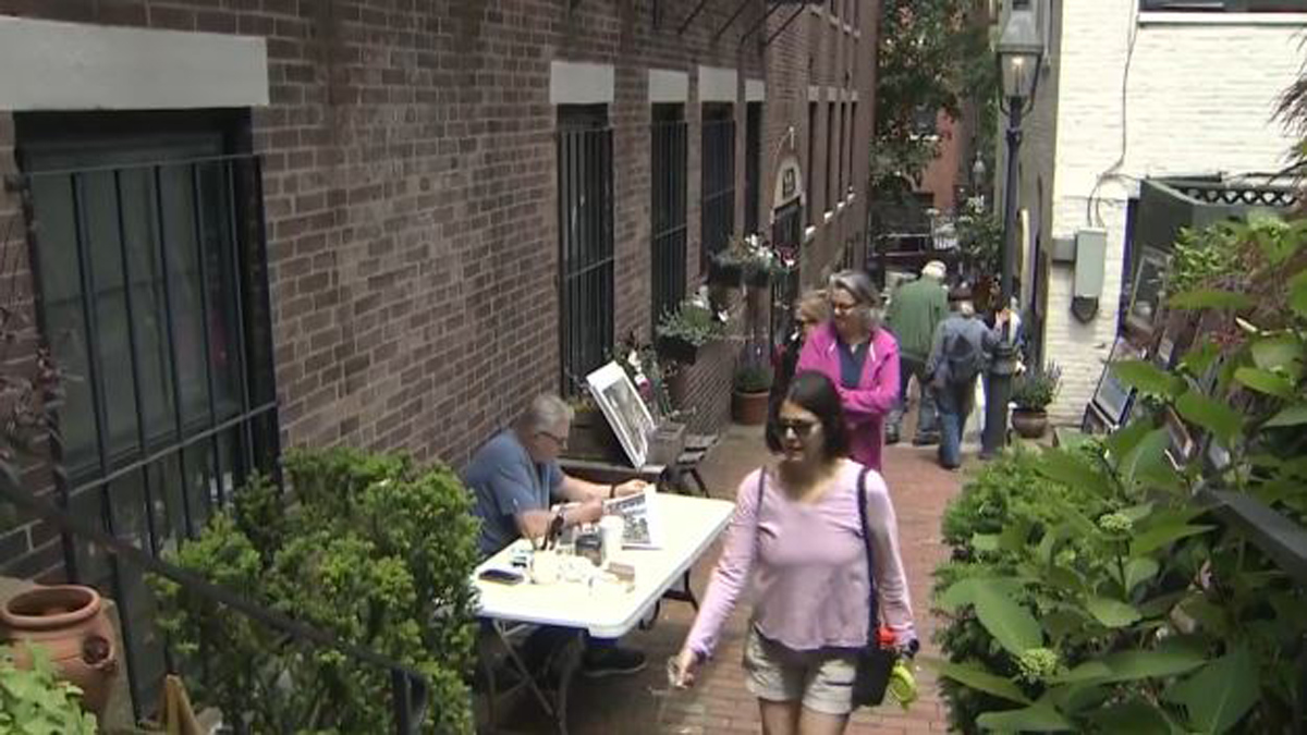 Local artists showcase their work at 35th annual Beacon Hill Art Walk ...