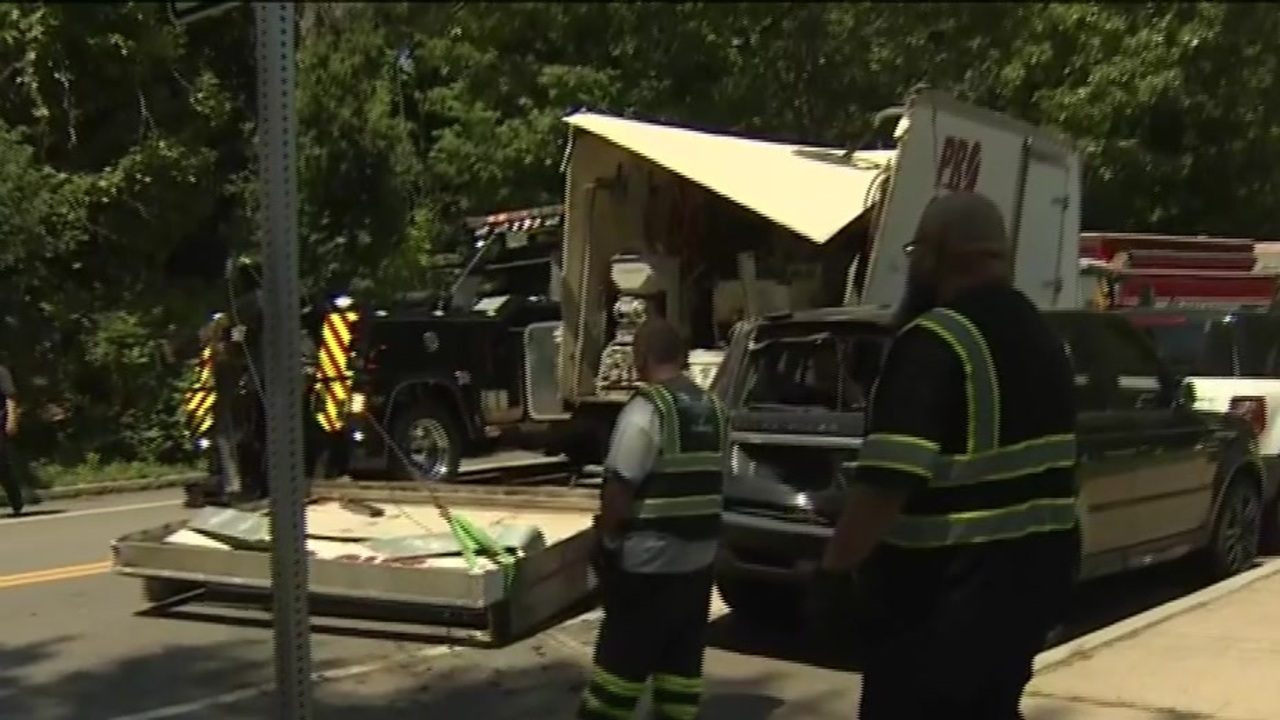 Box truck crash damages several cars in Wellesley - Boston News ...