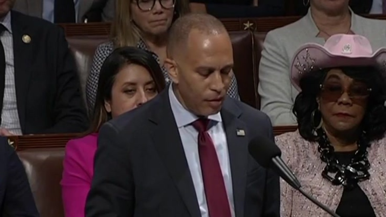 Hakeem Jeffries took his ‘sweet time’ holding the floor to delay Trump ...