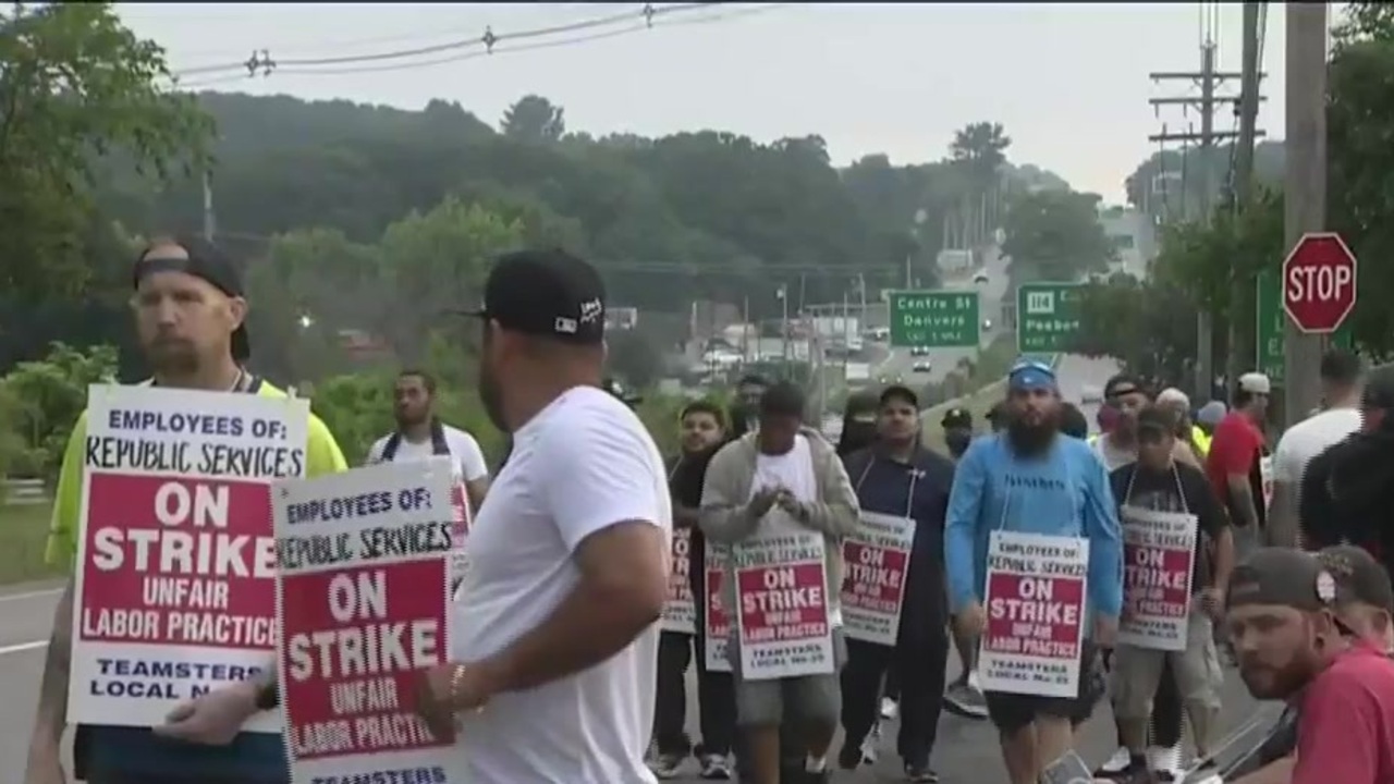 Hundreds of Republic Service trash collection workers on strike ...